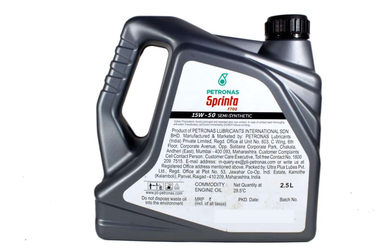 Petronas Sprinta F700 15W50 Semi Synthetic Engine Oil 2.5 Litre (royal ...